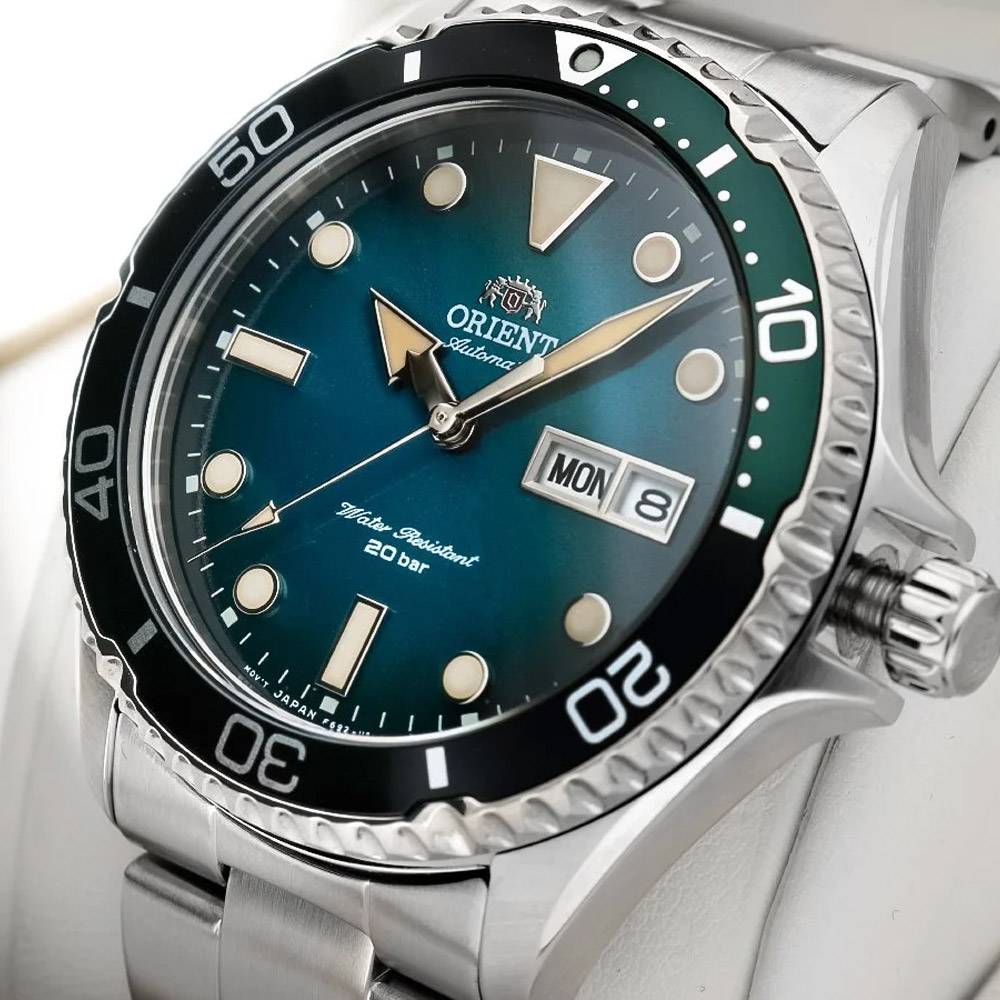 Orient MAKO III KAMASU Gradient Green RA-AA0811E – Watch it! Pte Ltd